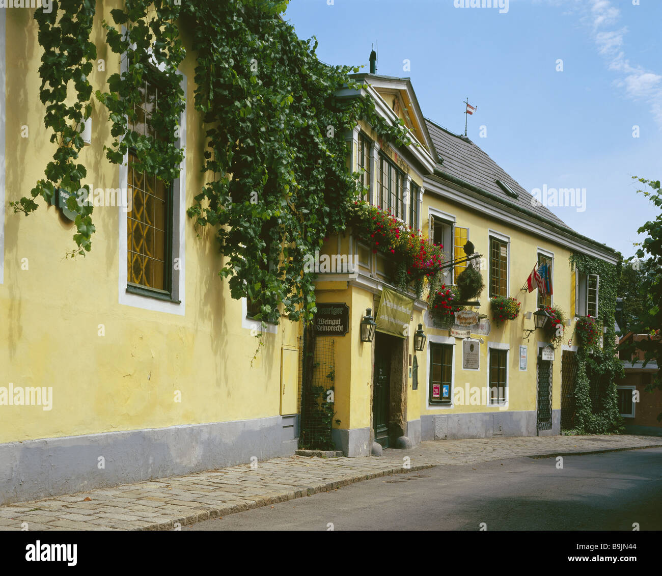 Vienna heuriger grinzing hi-res stock photography and images - Alamy