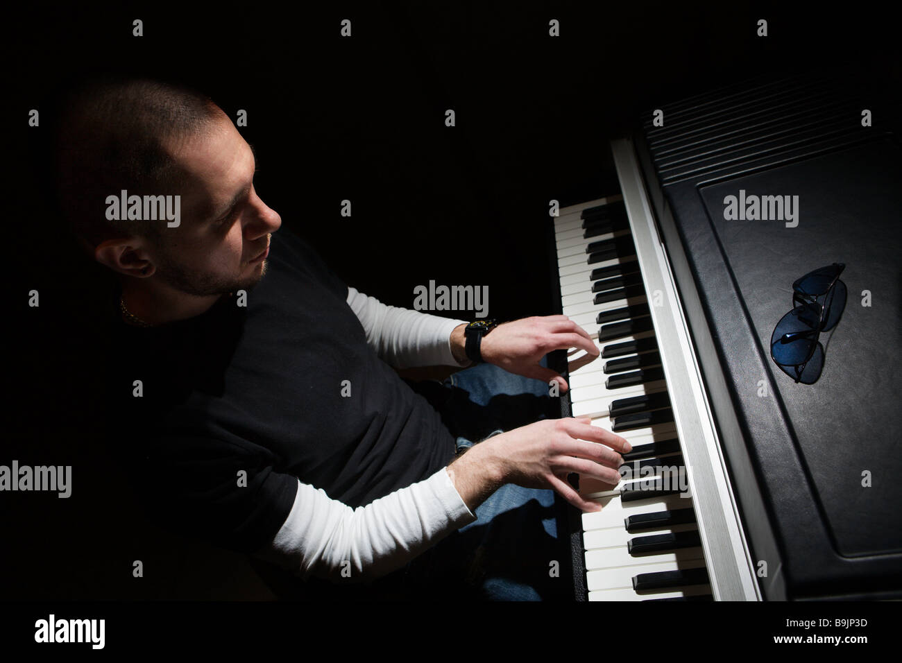 Playing piano behind hi-res stock photography and images - Alamy
