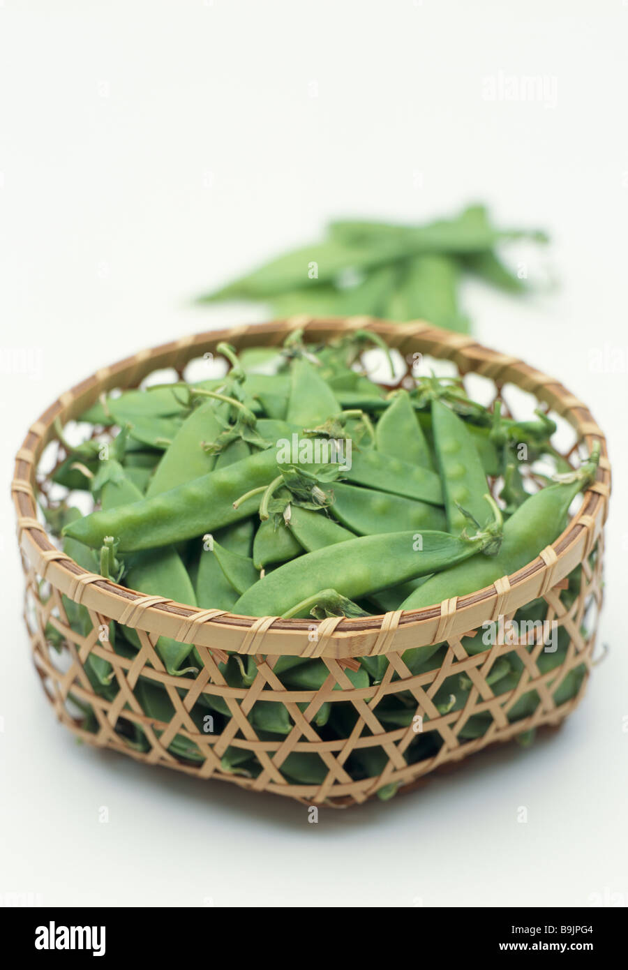 Peas field hi-res stock photography and images - Alamy