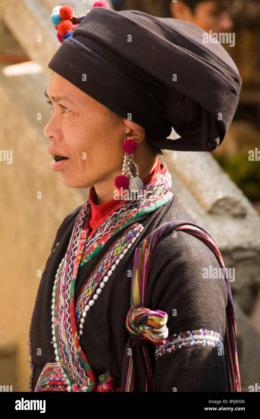 Black Lu woman in Sapa Vietnam Stock Photo - Alamy