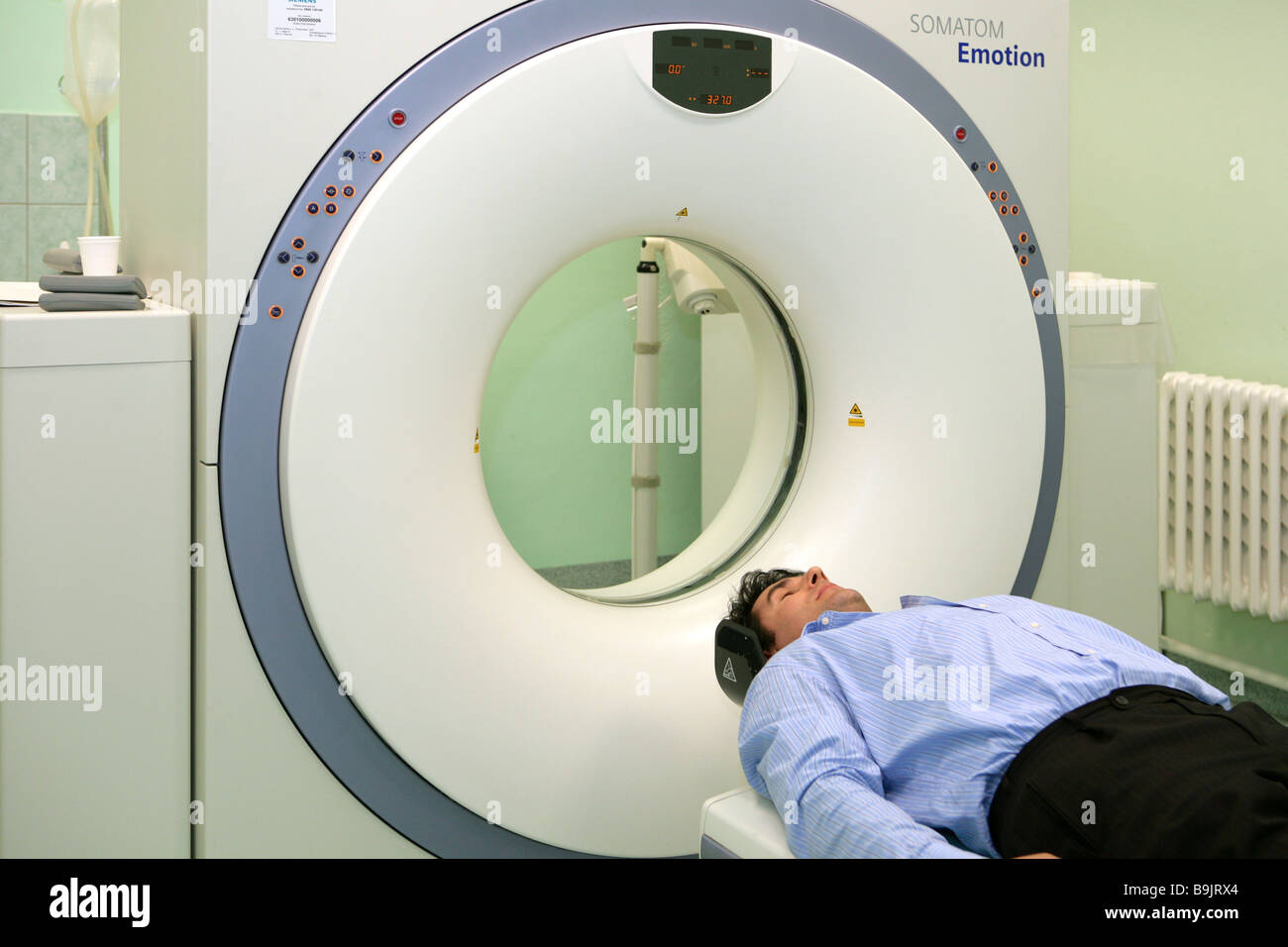 Man Computertomograph examination Computertomograph computer-tomography ...