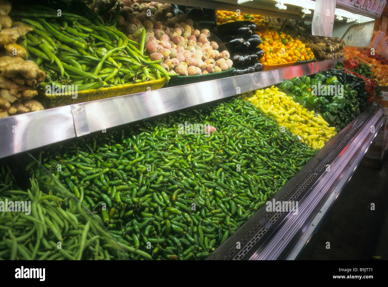 Produce grocery store spray hi-res stock photography and images - Alamy