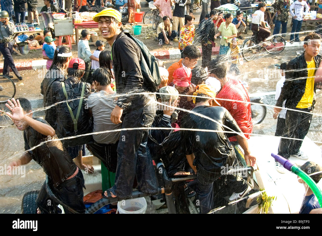Thingyan water festival hi-res stock photography and images - Alamy