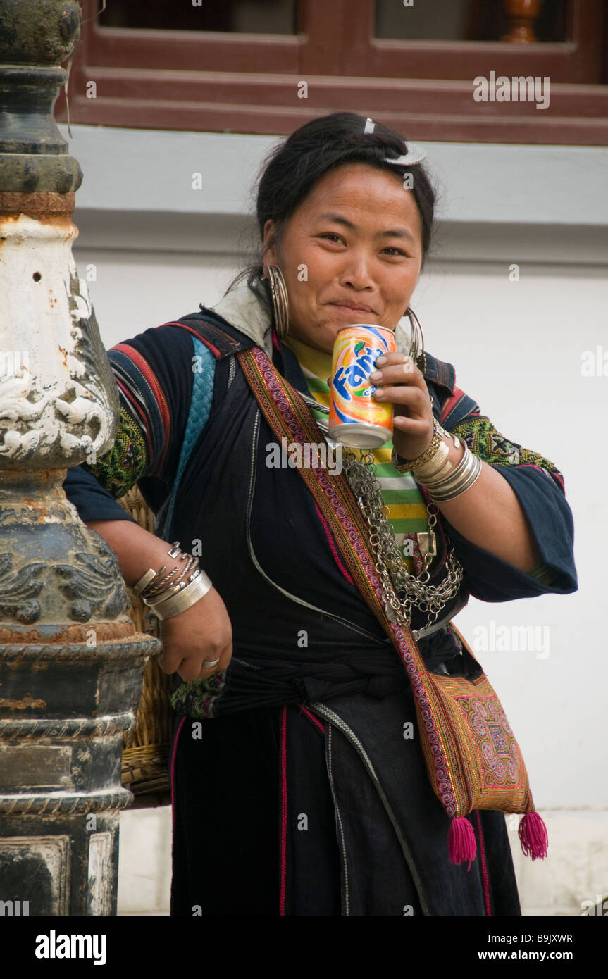 Black hmong women sapa vietnam hi-res stock photography and images - Alamy
