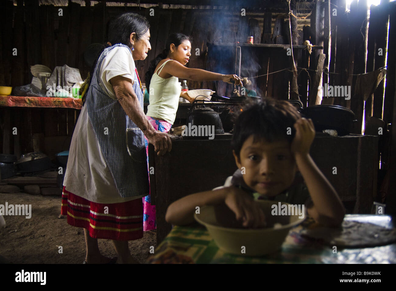 Maya family chiapas hi-res stock photography and images - Alamy