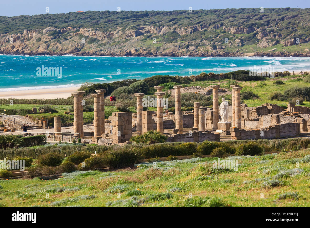 Statue at basilica hi-res stock photography and images - Alamy