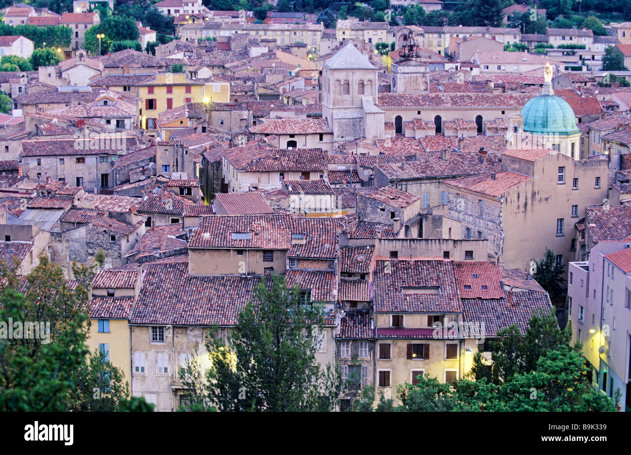 France, Vaucluse, Luberon, Apt, overview Stock Photo - Alamy