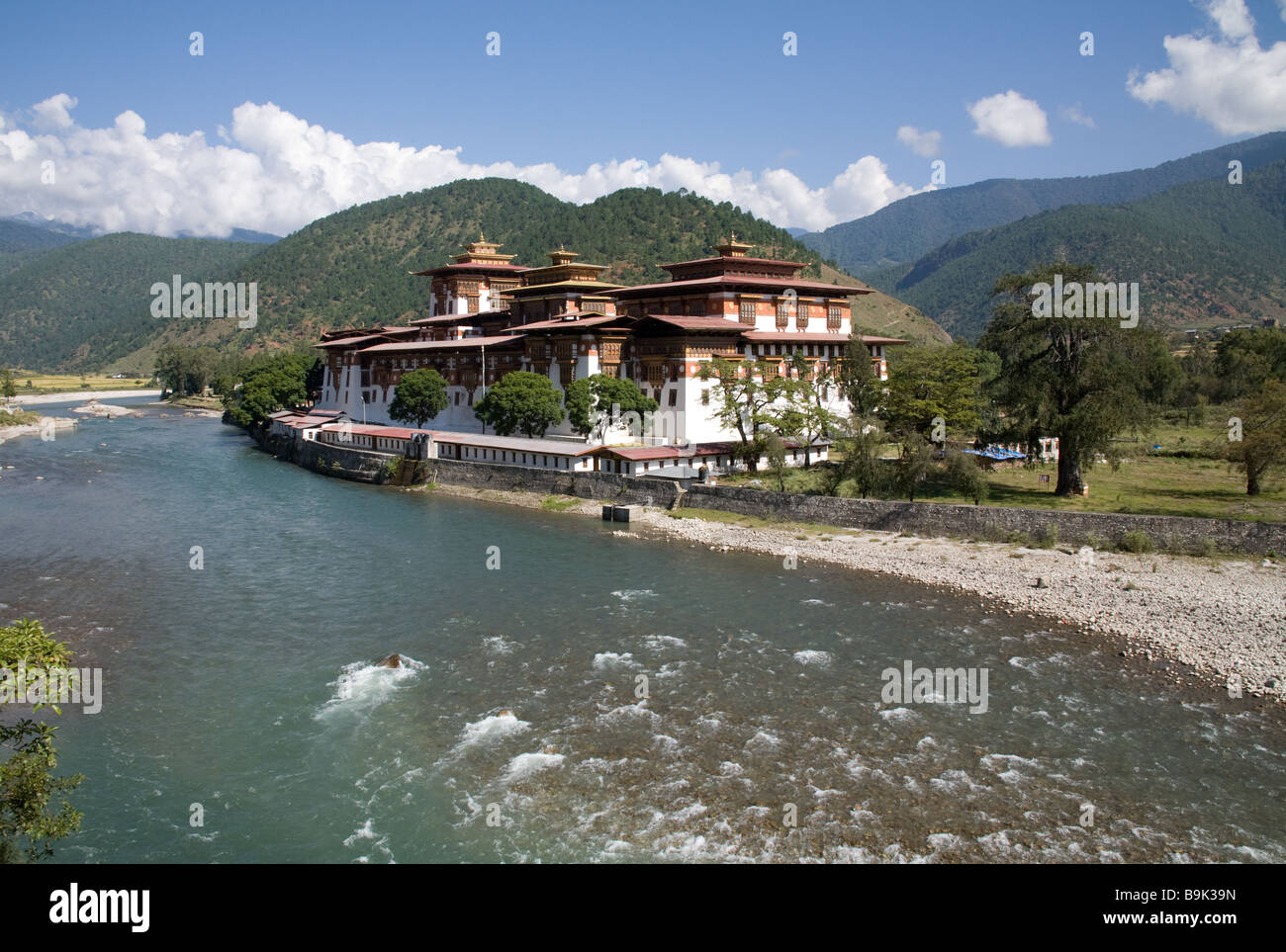 Punakha pho chhu river hi-res stock photography and images - Alamy