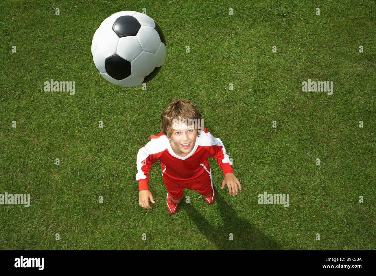 Footballer heading ball hi-res stock photography and images - Alamy