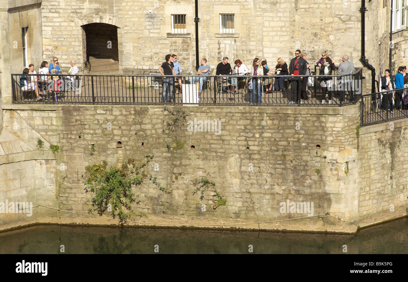 People eating and drinking in a cafe on Pulteney Bridge crossing the ...