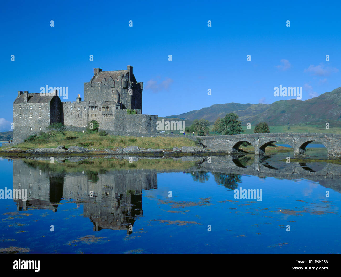 Lochside castle hi-res stock photography and images - Alamy
