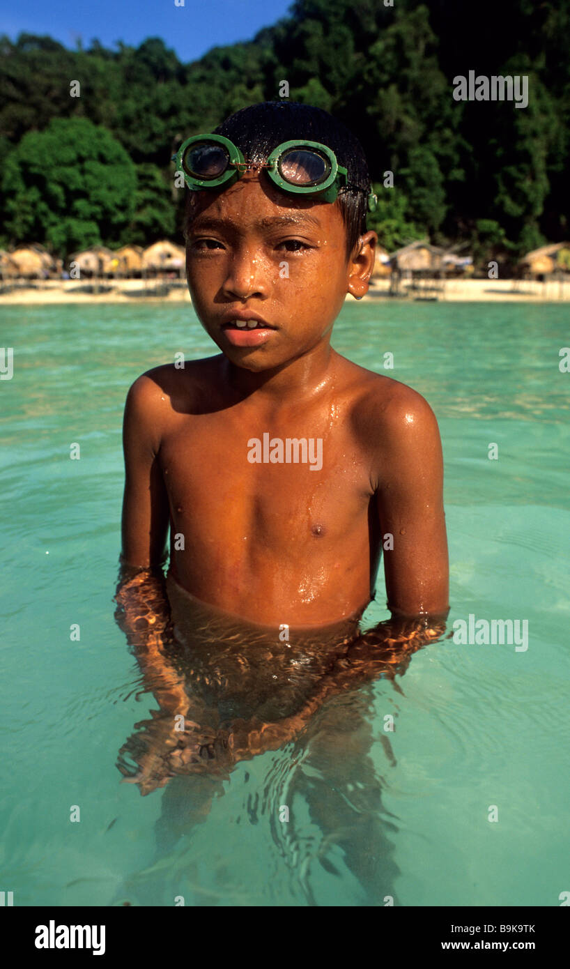 Moken boy hi-res stock photography and images - Alamy