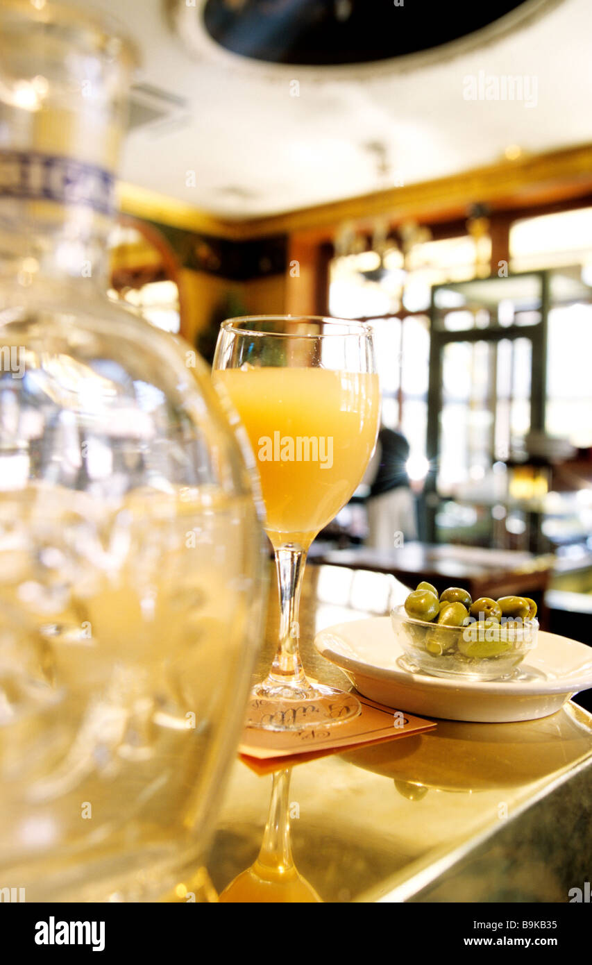 France, Bouches du Rhone, Aix en Provence, Le Grillon Cafe, aperitif ...