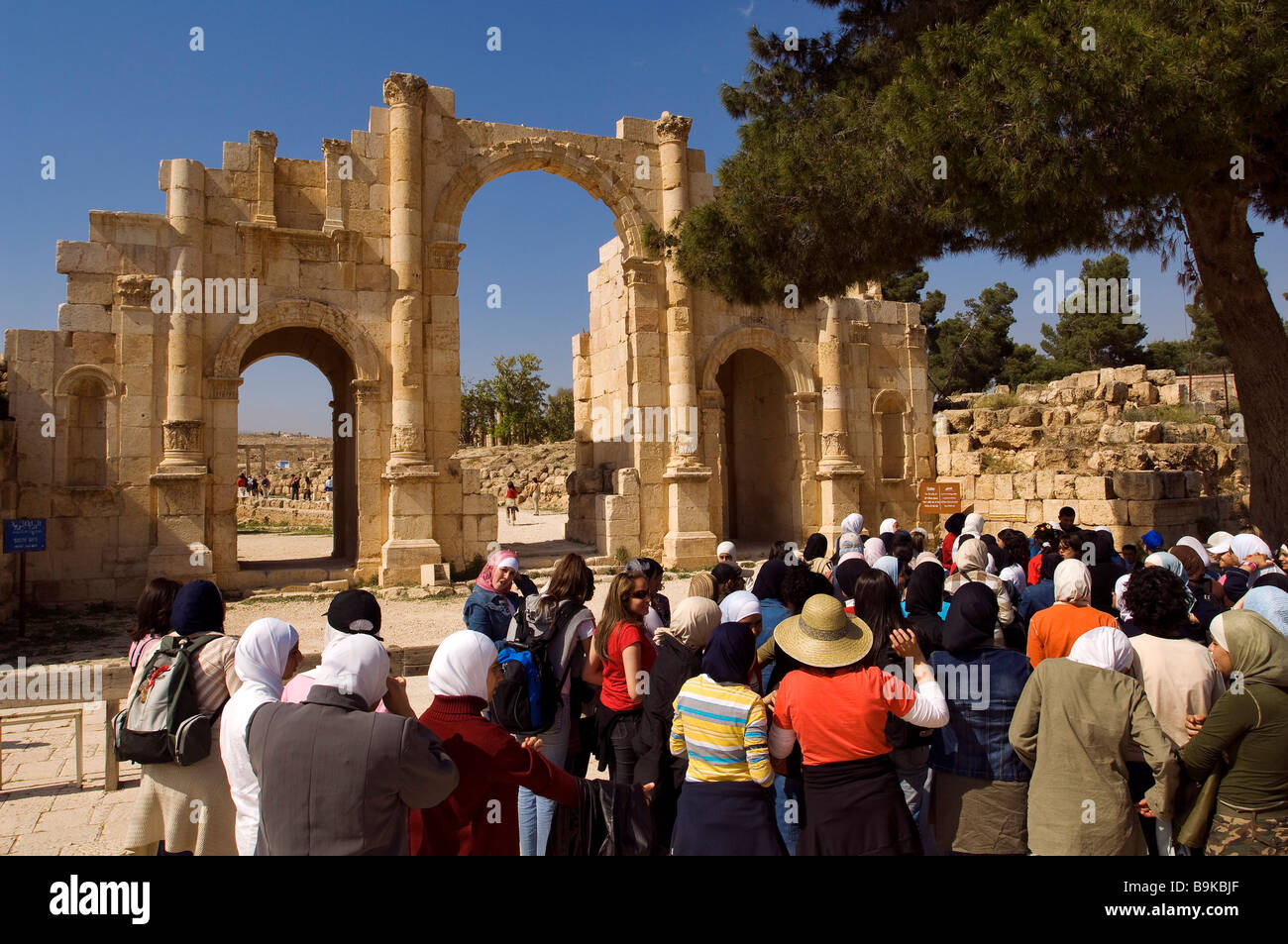 Jordan, Jerash Governorate, antique site of Jerash, Hadrian's Arch ...