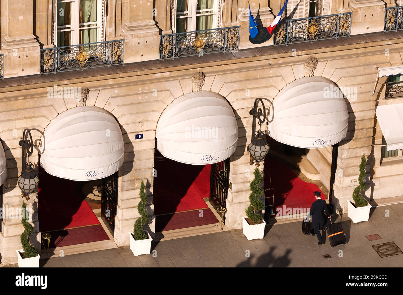 Ritz paris entrance hi-res stock photography and images - Alamy