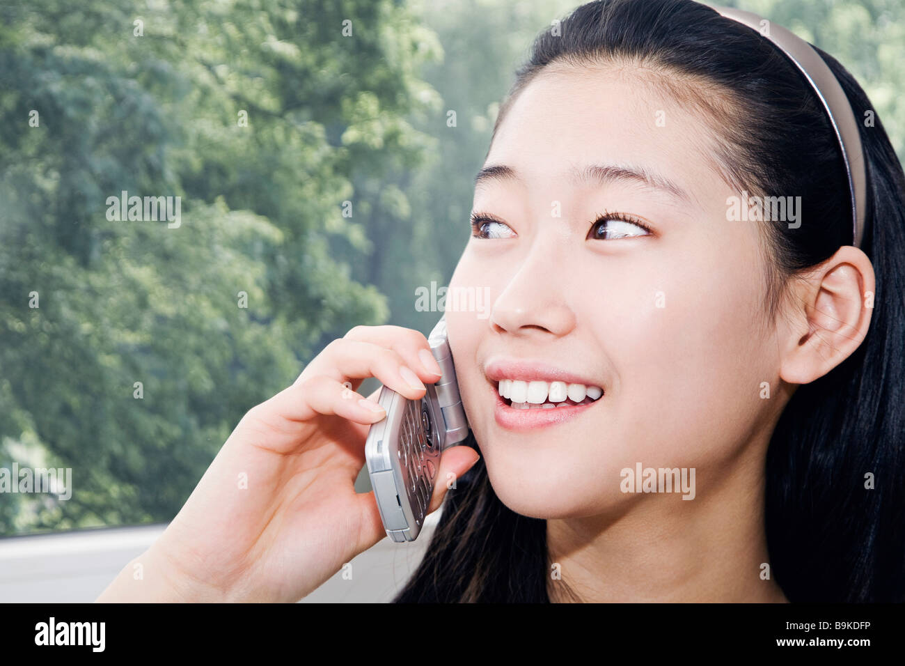 Japanese teenage girl student on mobile hi-res stock photography and ...
