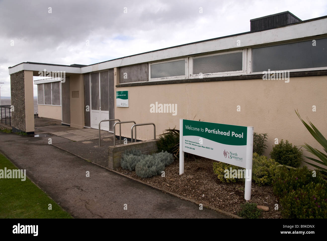 Portishead open air swimming pool hi-res stock photography and images ...