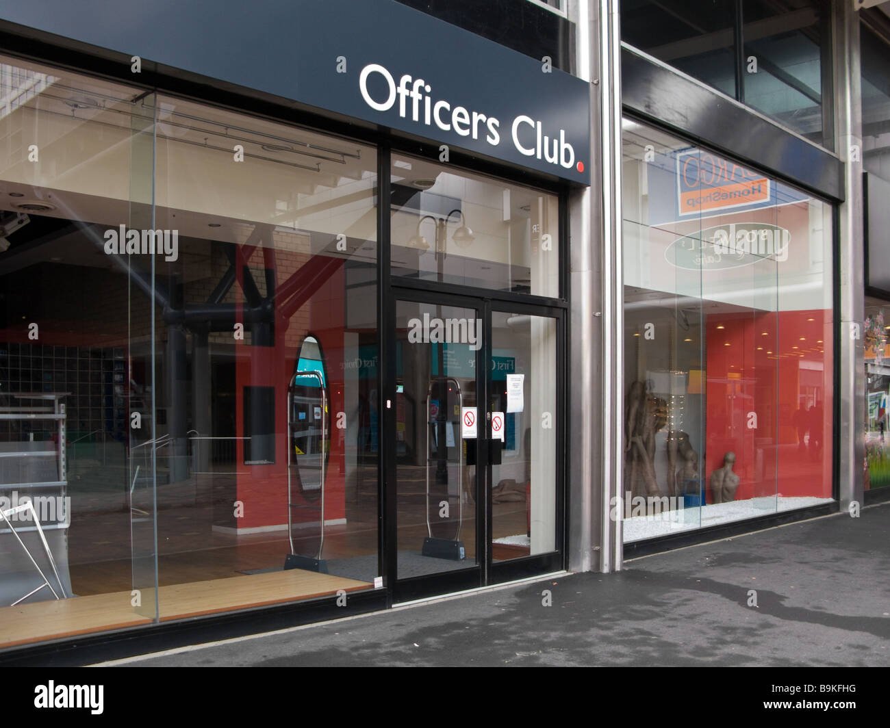 Officers club hi-res stock photography and images - Alamy