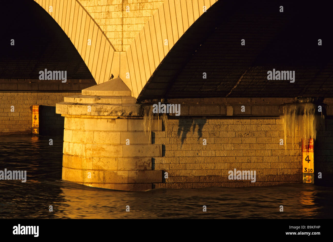 France, Paris, bridge deck of the pont National Stock Photo - Alamy