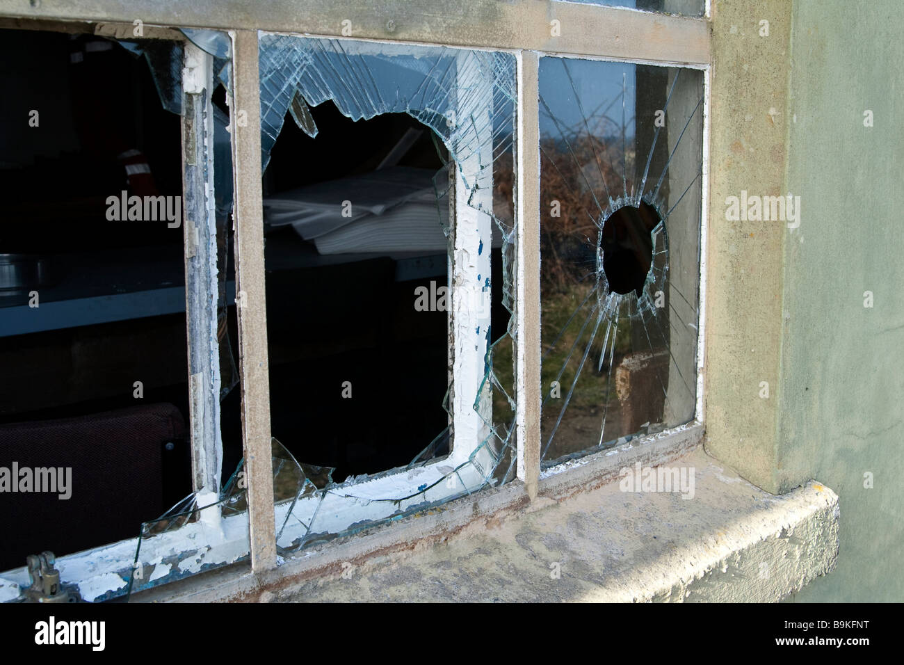 Broken windows hi-res stock photography and images - Alamy