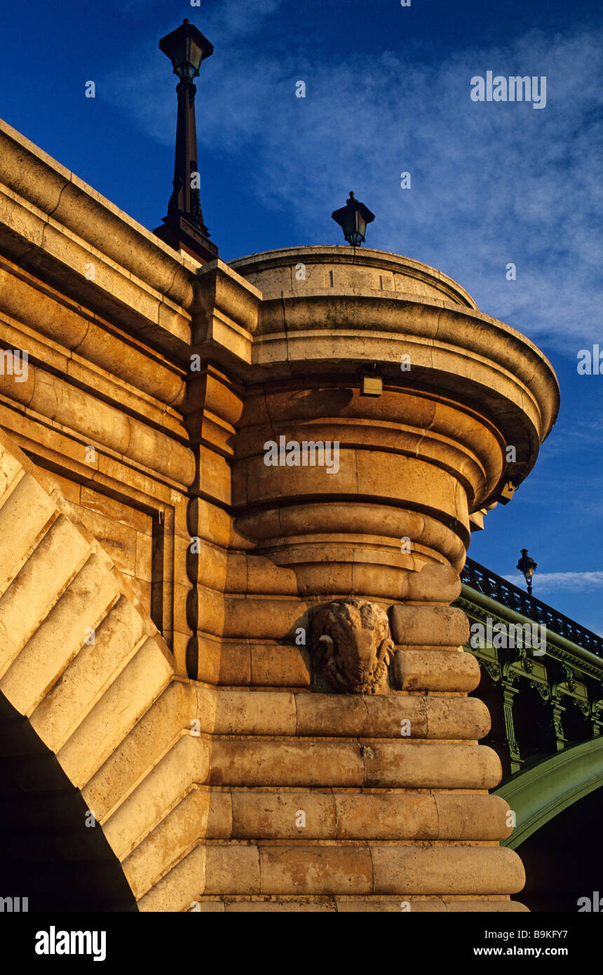 France, Paris, pillar of masonry of the pont Notre Dame Stock Photo - Alamy