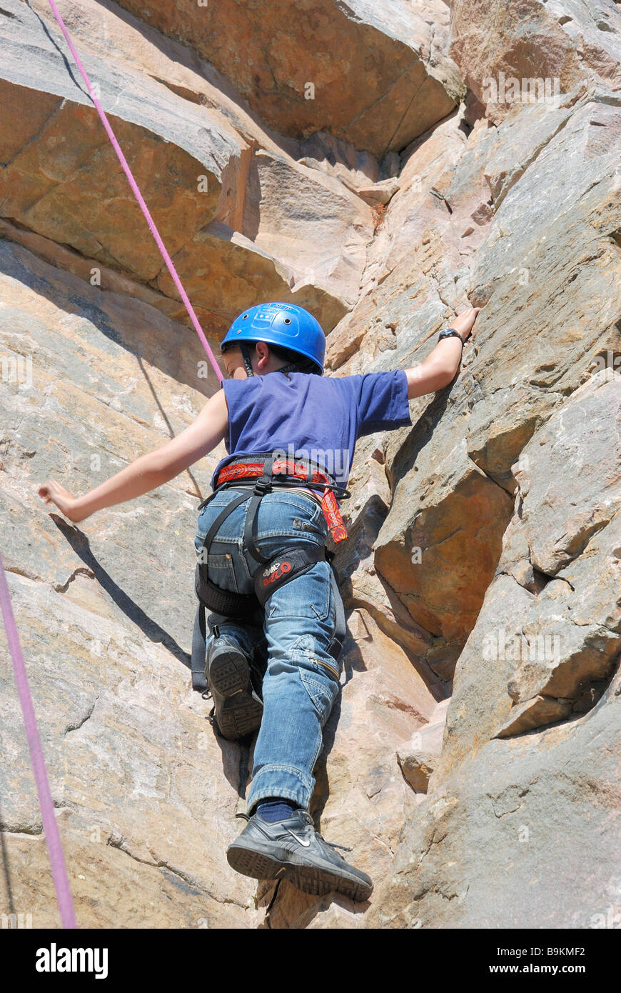 Activité escalade du centre de vacances de St Pabu Juillet 2008 ...