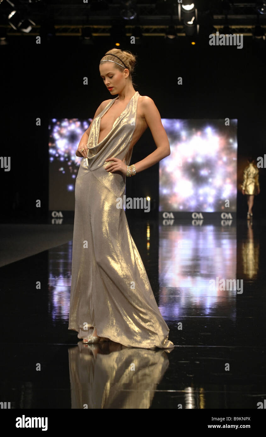 Supermodel catwalk hi-res stock photography and images - Alamy