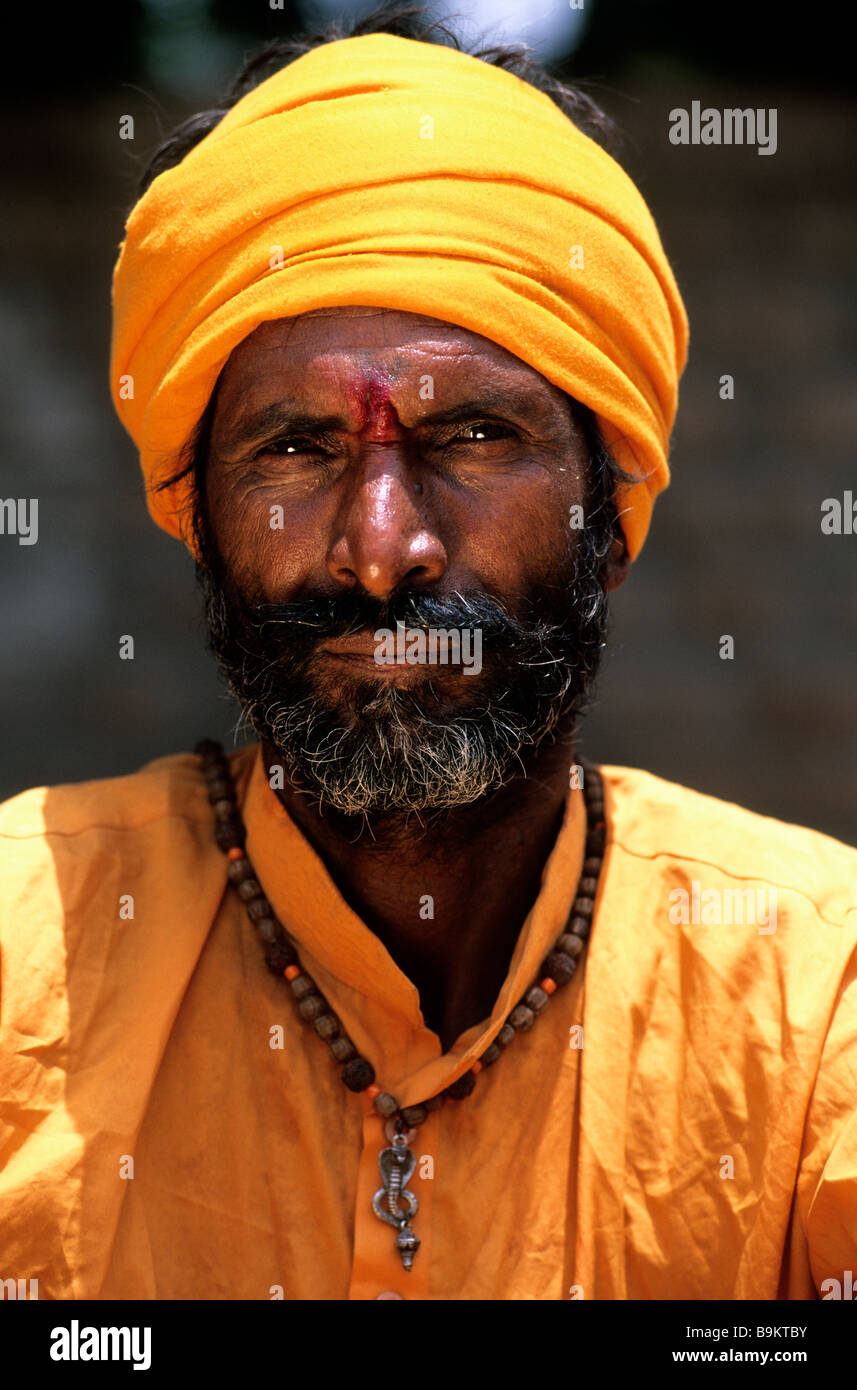 Bearded snake hi-res stock photography and images - Alamy