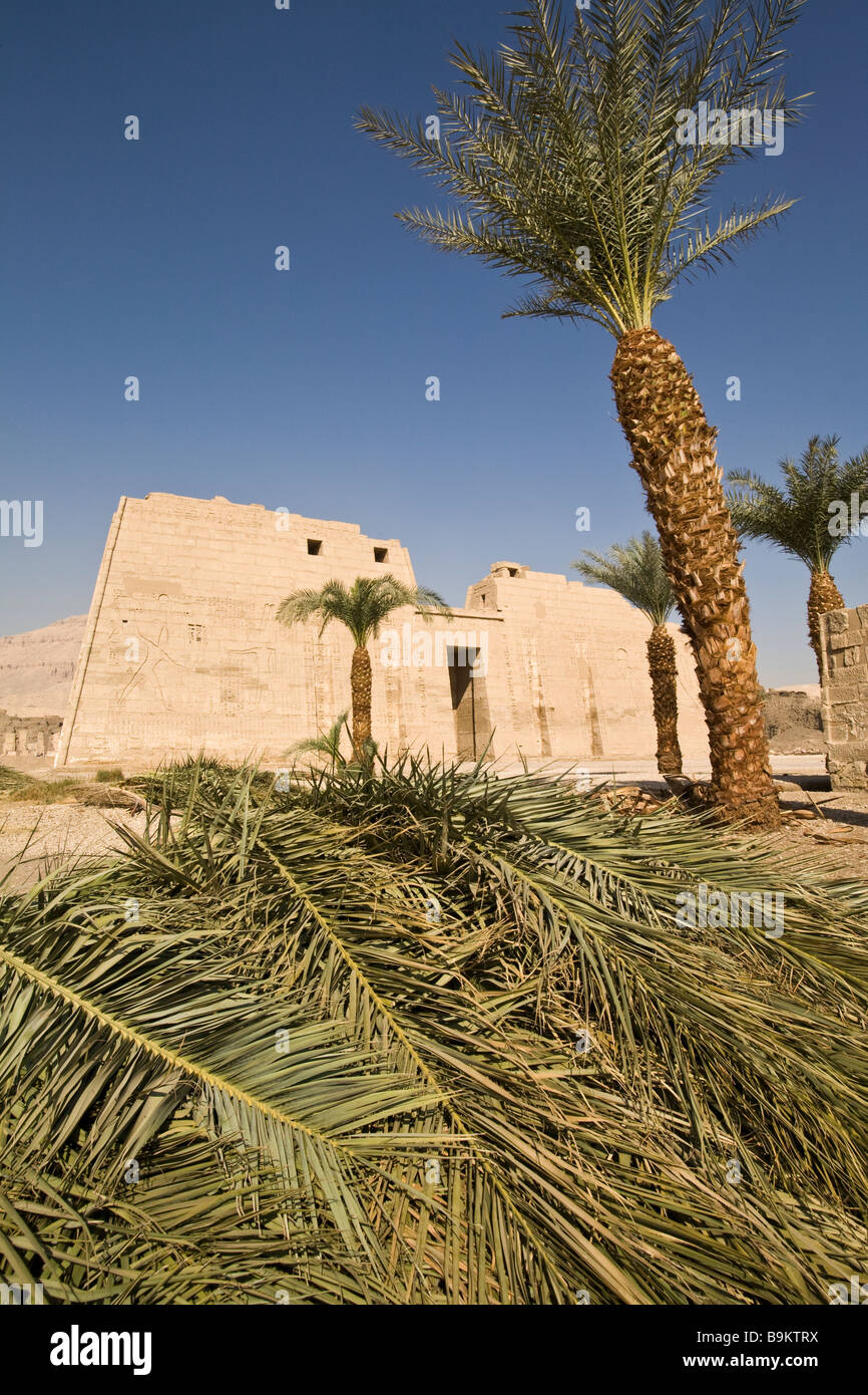 Pylon monumental gateway hi-res stock photography and images - Alamy