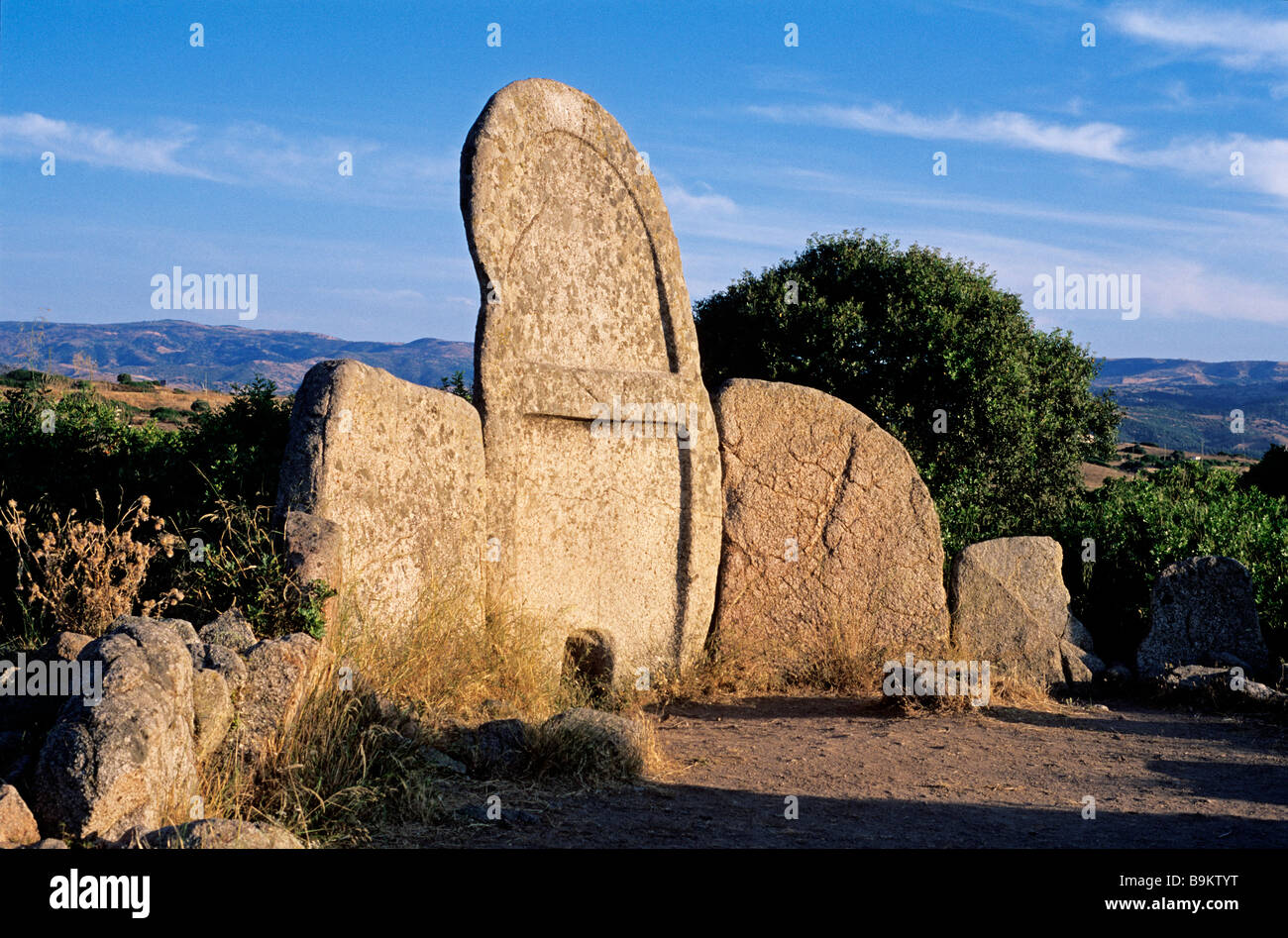 Grave of giants hi-res stock photography and images - Alamy