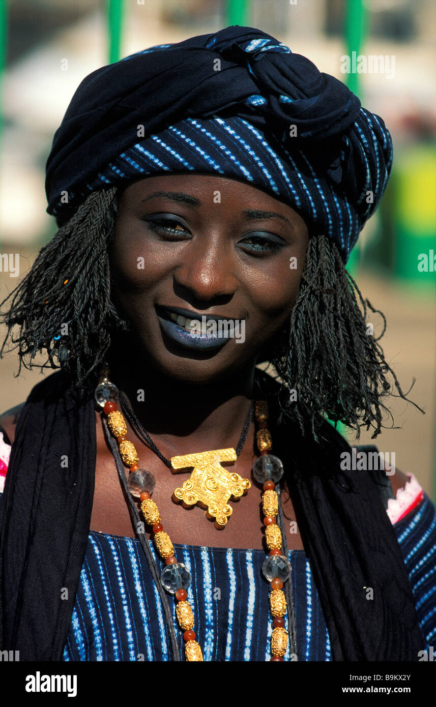 Senegal, portrait of a woman in traditional dress Stock Photo - Alamy
