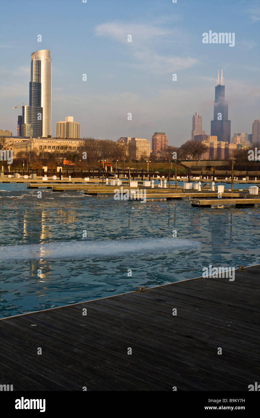 Chicago skyline in winter hi-res stock photography and images - Alamy