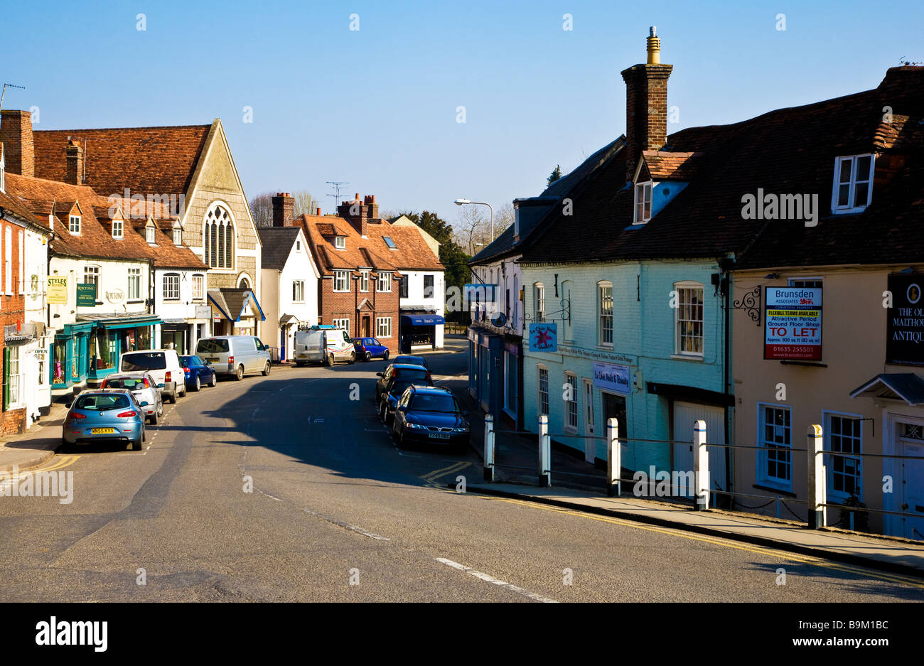 Typical english street view hi-res stock photography and images - Alamy