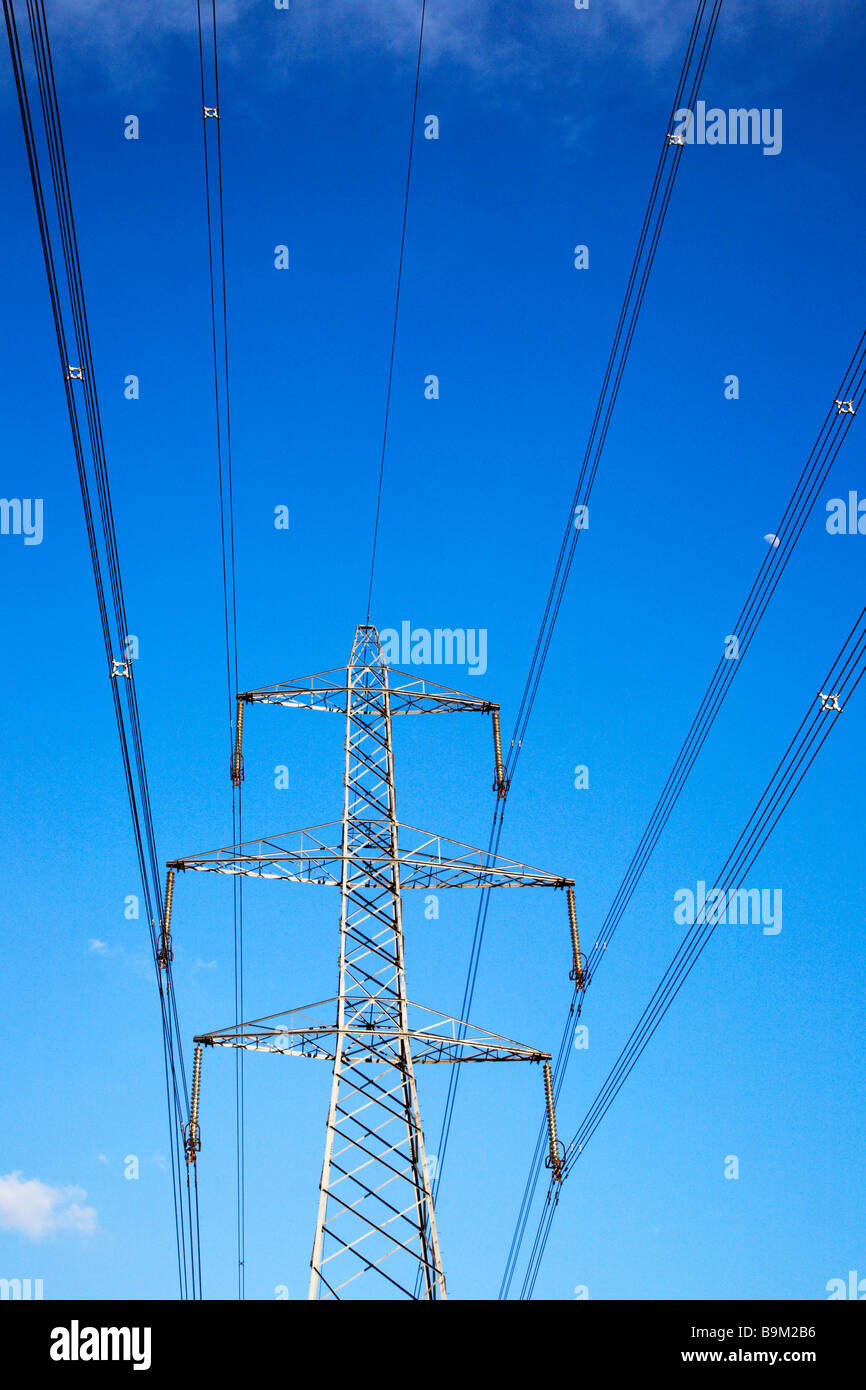 Electricity pylon england uk united hi-res stock photography and images ...