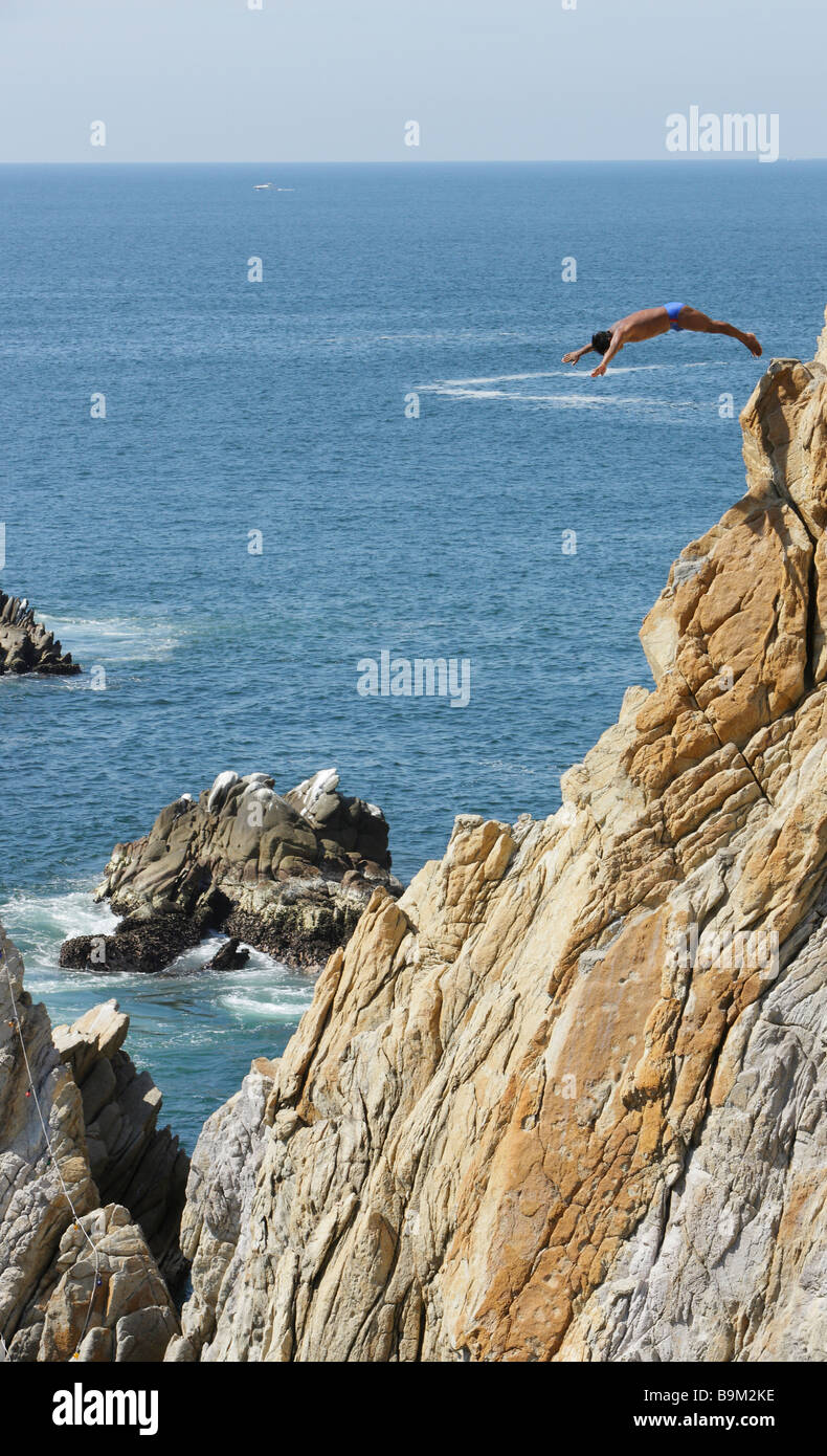 Acapulco Mexico Pacific Ocean cliff divers Stock Photo - Alamy
