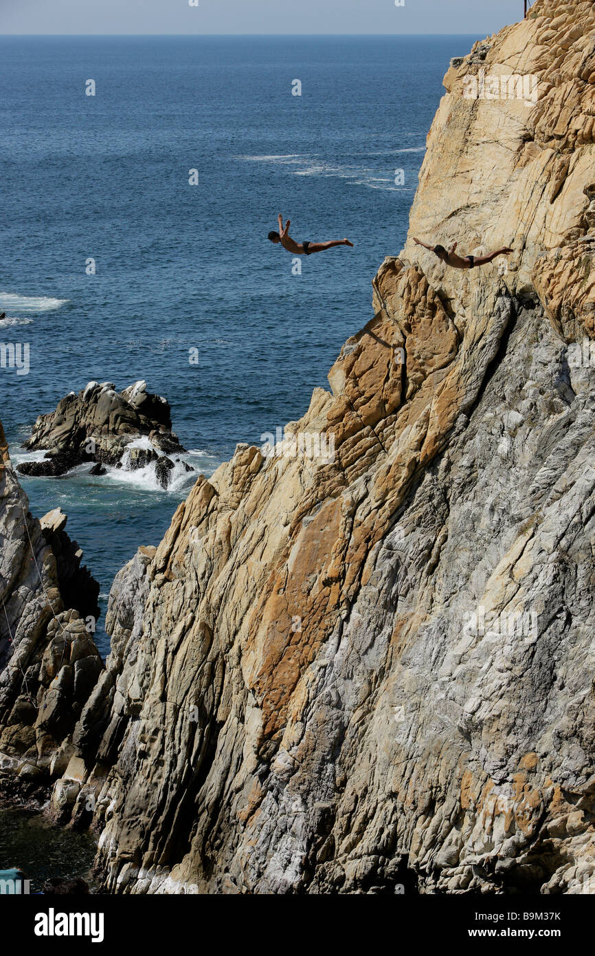 Acapulco Mexico Pacific Ocean cliff divers Stock Photo - Alamy