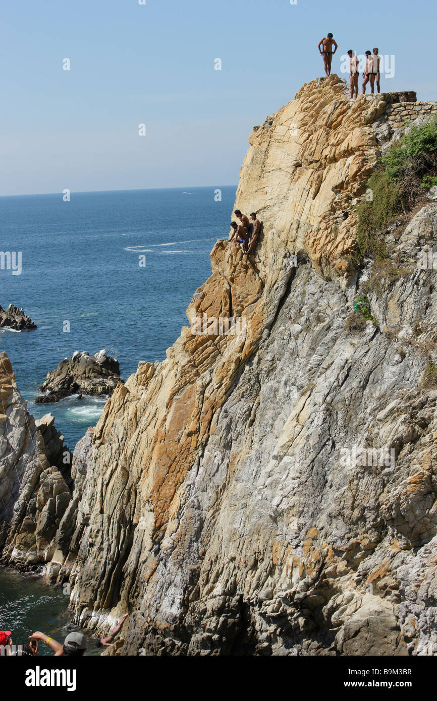 Acapulco Cliff Divers Stock Photos & Acapulco Cliff Divers Stock Images ...