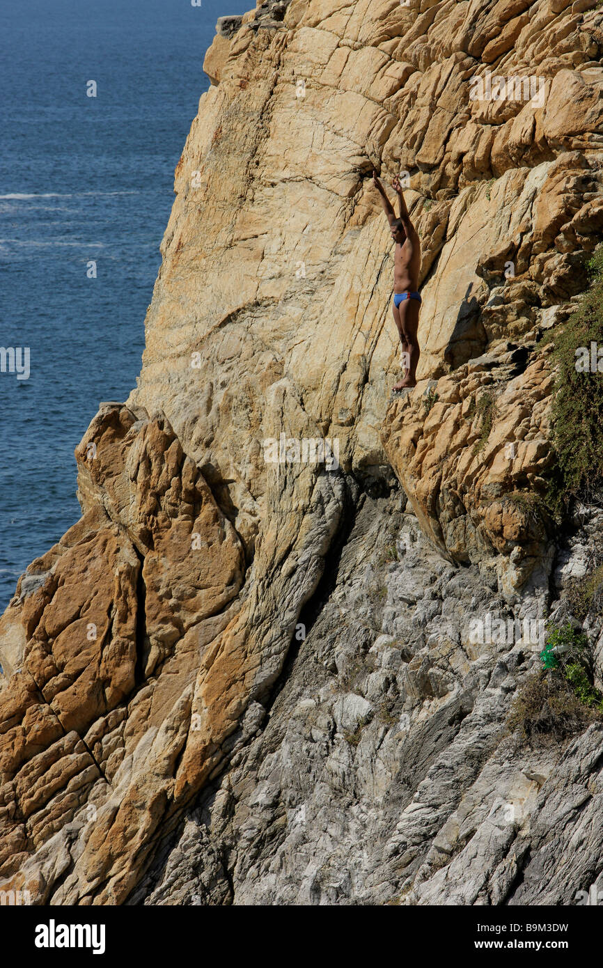 Cliff diving acapulco hi-res stock photography and images - Alamy