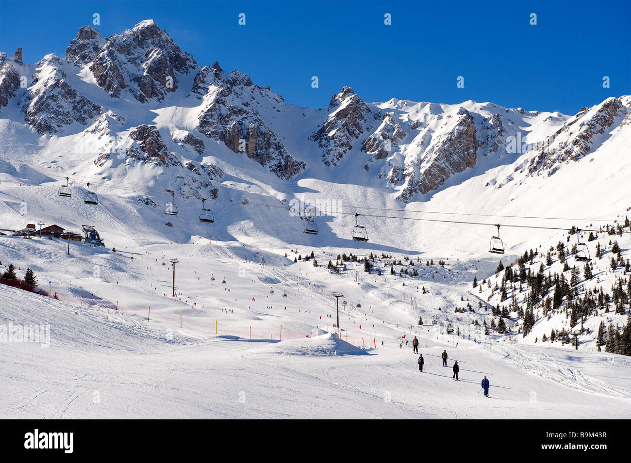 Ski slope in background hi-res stock photography and images - Alamy