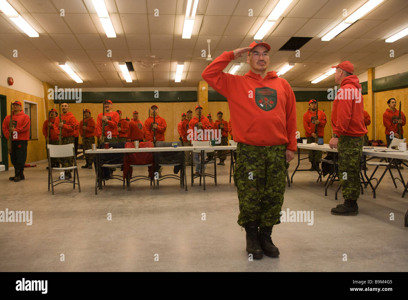 Canadian soldier salute hi-res stock photography and images - Alamy