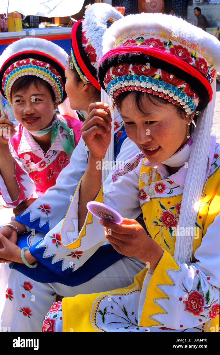 China, Yunnan province, Dali, young girls of the Bai ethnic group Stock ...