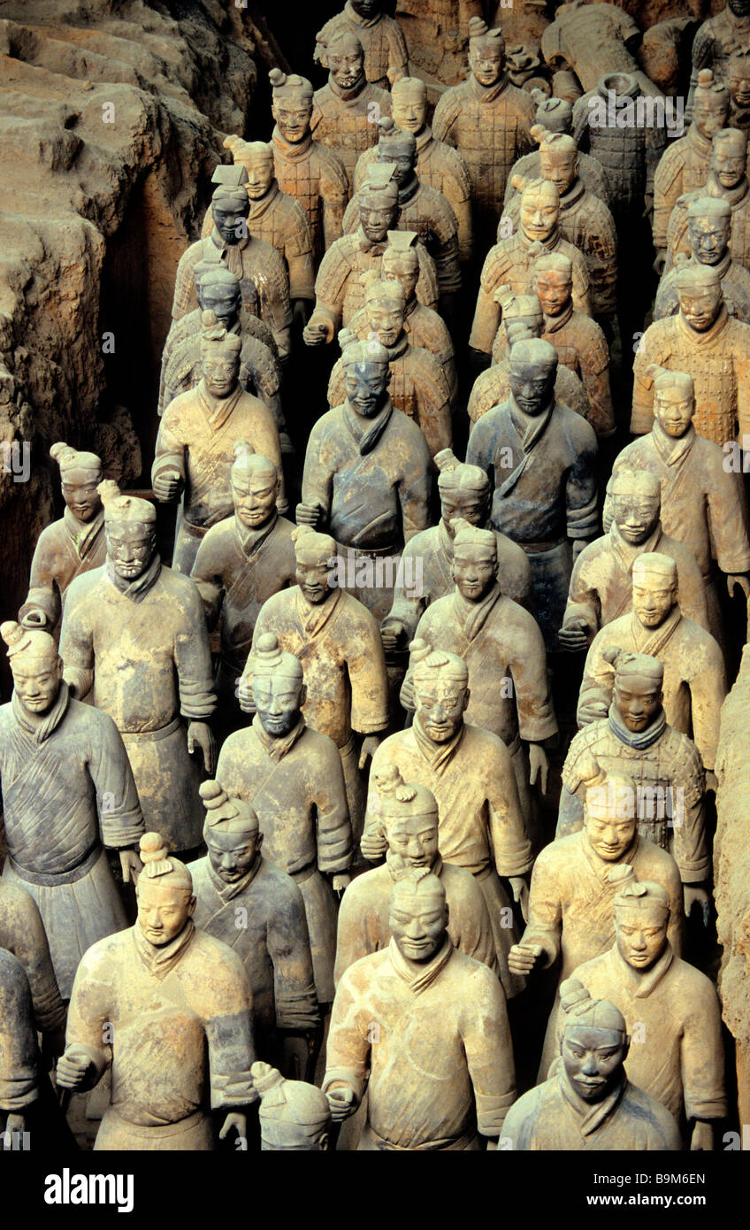 Terracotta army guarding the first emperor qin shi huangdis tomb hi-res ...