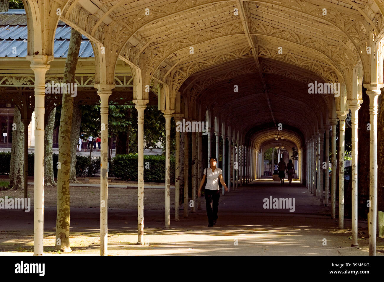 France, Allier, Vichy, Parc des Sources, covered gallery Stock Photo ...
