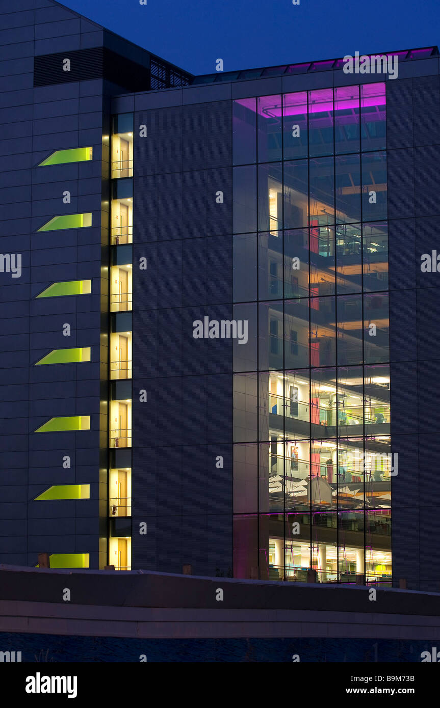 Irland, County Dublin, Dublin, new office buildings on North Wall Quay ...