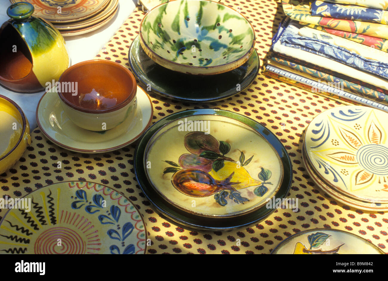 Crockery and drapery at the market in St Rémy de Provence, Provence ...