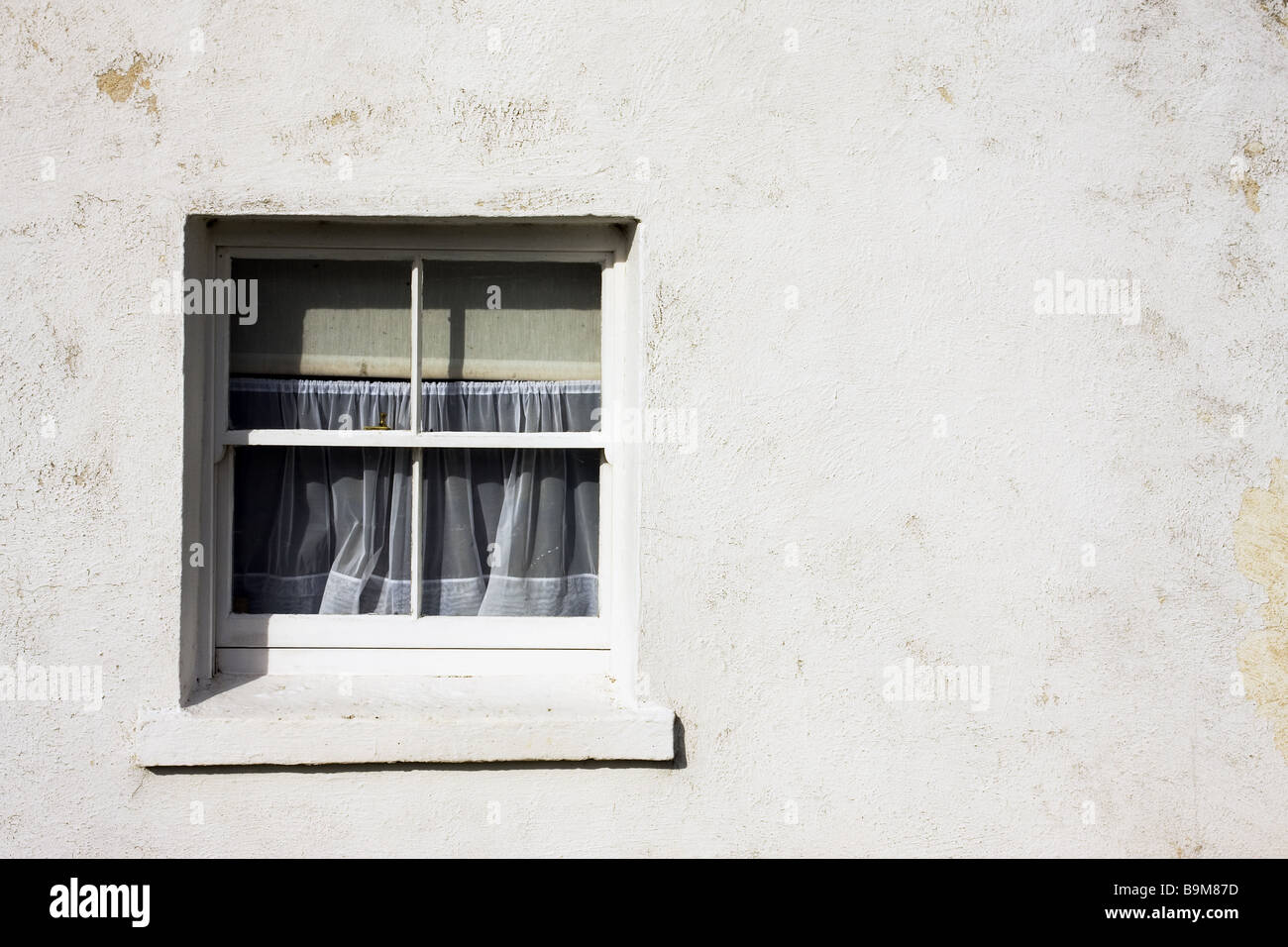 Cottage window hi-res stock photography and images - Alamy