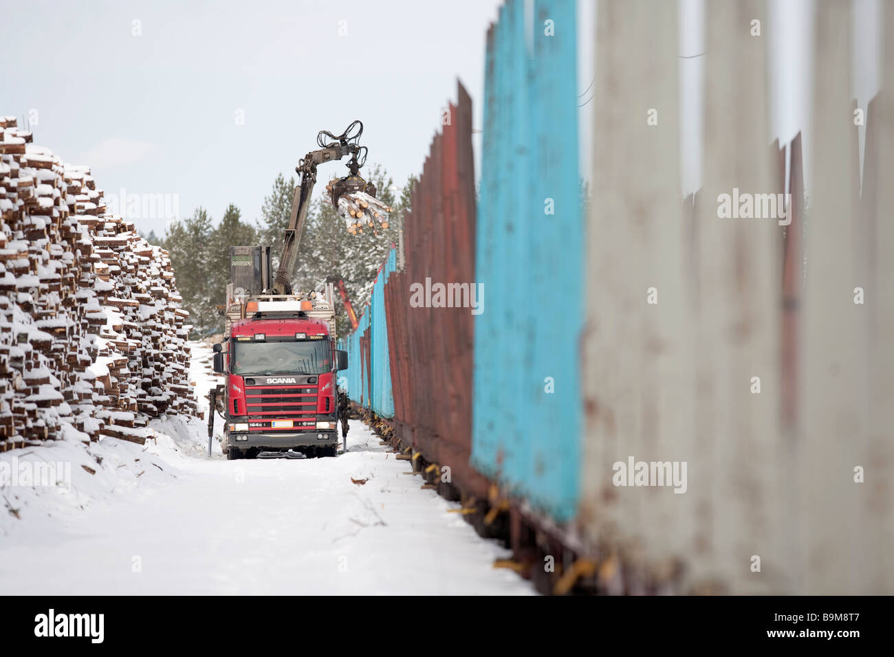 Cars loading and unloading hi-res stock photography and images - Alamy