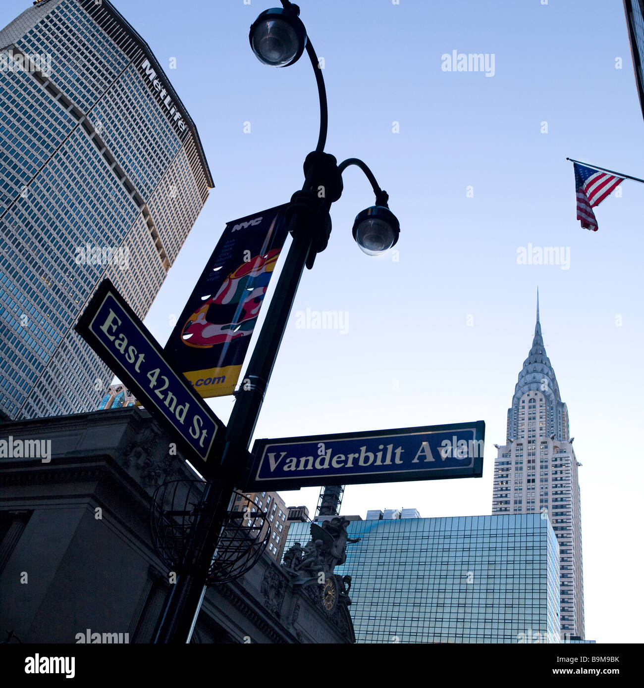 Metlife skyscraper chrysler building hi-res stock photography and ...