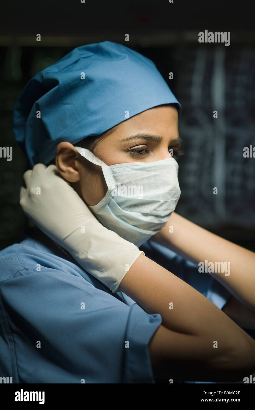 Female surgeon putting her surgical mask Stock Photo - Alamy