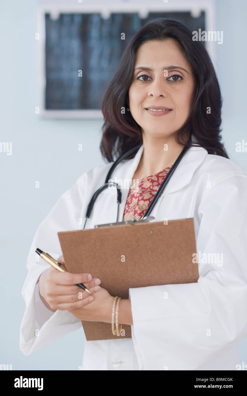 Portrait of a female doctor smiling Stock Photo - Alamy